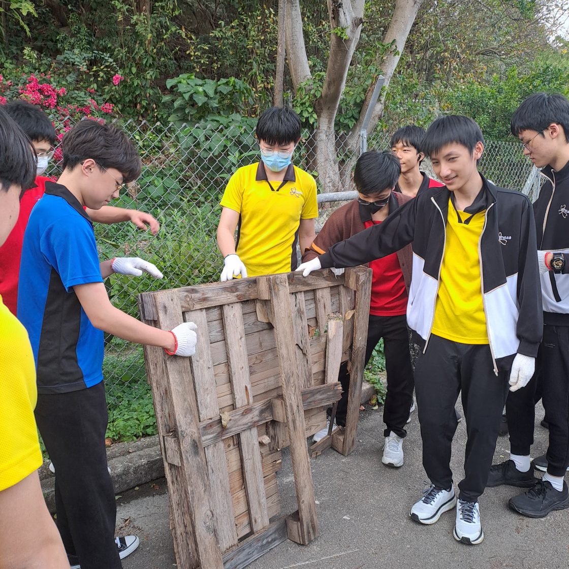 S4 One Student One Community Service Programme_ Coastal Cleanup – STGSS